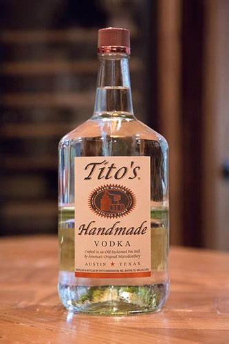 Tito's Handmade Vodka Libre de Gluten 1.75 L | Licor, cerveza y vino ...
